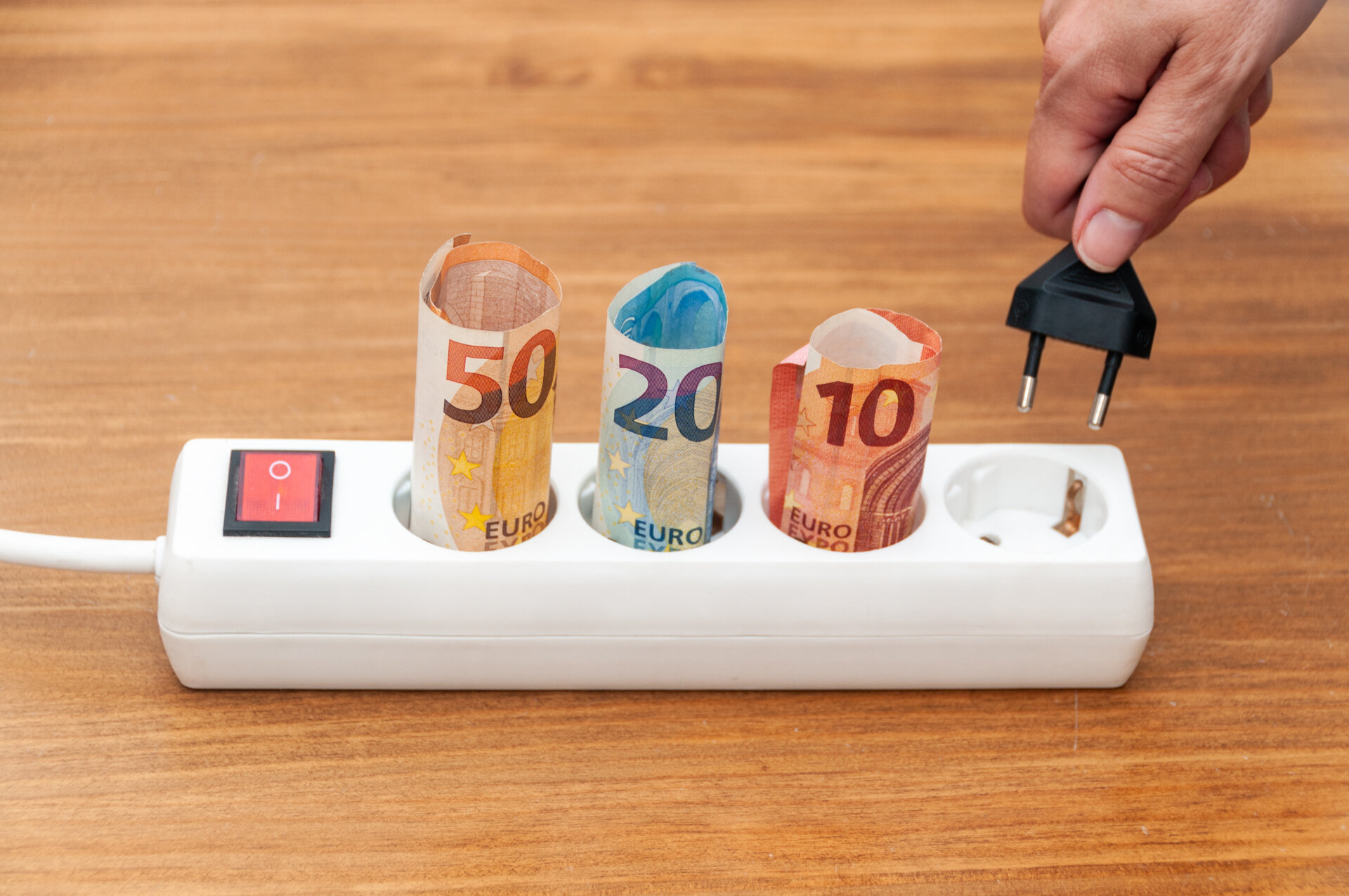 Luce: tariffe più basse e bonus sociali potenziati - Giornale dei Navigli