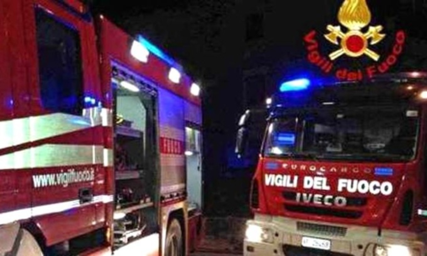 Esplosione e rogo all'alba: paura in un palazzo di Milano - Giornale ...